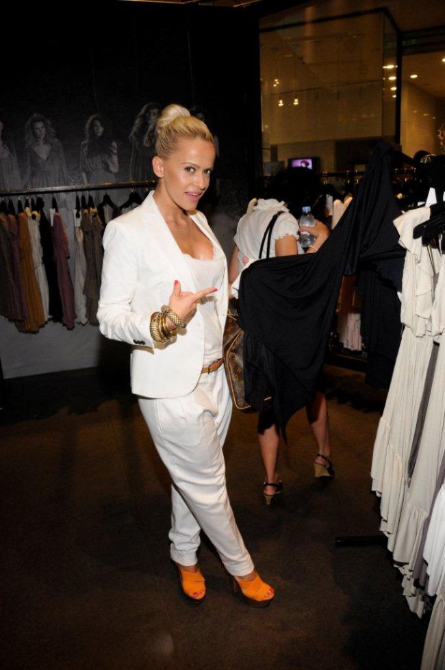 Andra, Mihaela Radulescu si Laura Cosoi, printre cele mai sexy aparitii ...