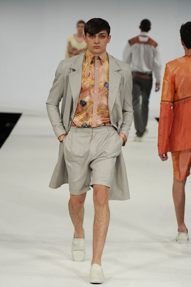 Un tanar designer roman, apreciat de Dsquared. Irina Voinea ne-a ...