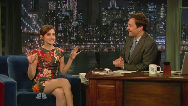 Emma Watson isi arata picioarele lungi si figurile de dans intr-un show ...