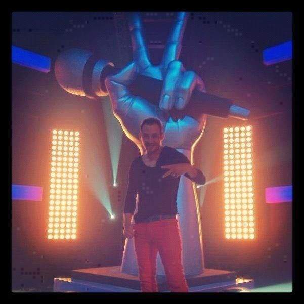 Stefan Stan este alaturi de concurentii de la Vocea Romaniei. Vezi ce ...