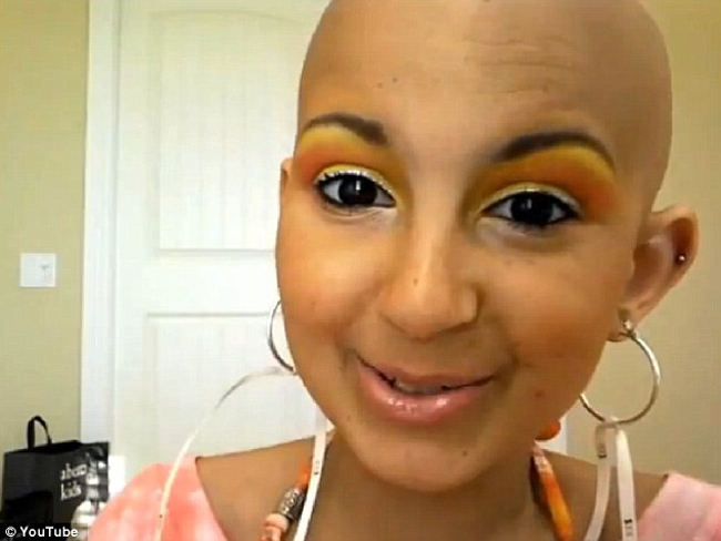 O fetita bolnava de doua tipuri de cancer a devenit imaginea unei firme ...