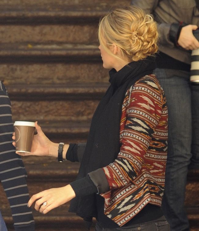 Primele imagini cu inelul de logodna al lui Blake Lively. Vezi cum ...