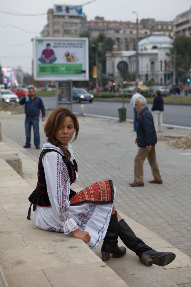 Nadine a fost nevoita sa pozeze nemachiata: "Am intrat in panica la ...