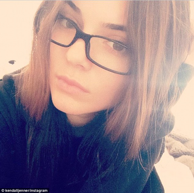 Kendall Jenner o copiaza pe sora ei mai mare. Ce schimbare de look si-a ...