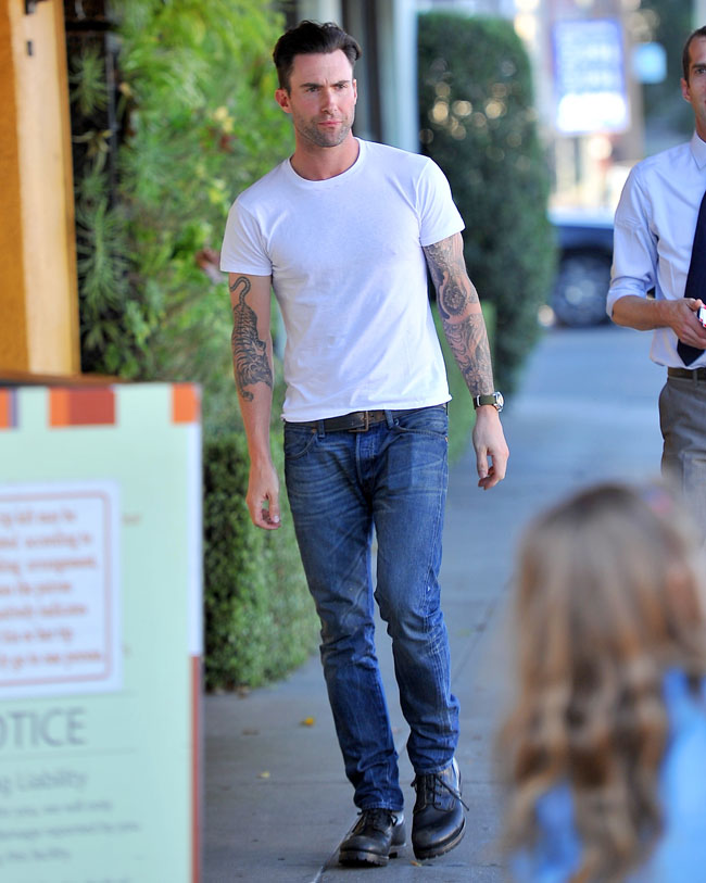 Adam Levine, la intalnirea cu viitorii socri. Cum arata logodnica lui ...