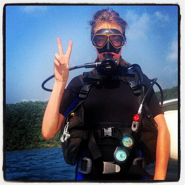 Michelle Rodriguez, complet goala la plaja. Fotografia de senzatie a ...