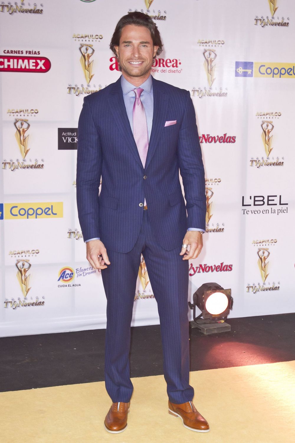 Ea este superba. Dar el? Vezi cum arata noul iubit al lui Angelique ...