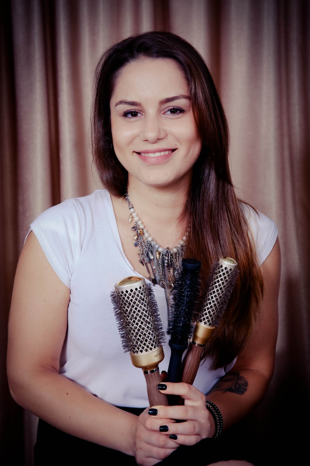 Coafura retro si coada de cal - doua coafuri mereu in trend. Afla daca ...