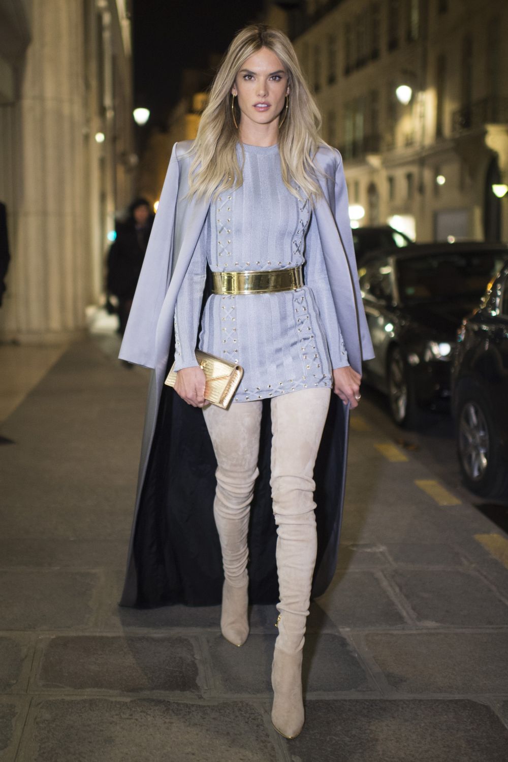 Ai fi putut jura ca este parul lor natural. Cat de reale par perucile ...