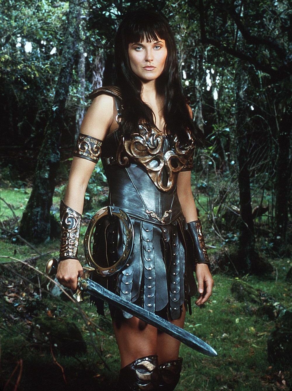 Blonda cu suvite roz. Transformarea excentrica prin care a trecut Xena ...